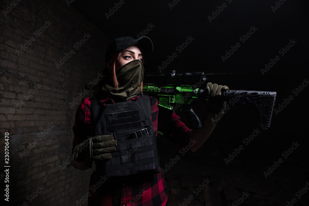 Woman with a covered face holds a rifle on his shoulder/Red-haired girl ...