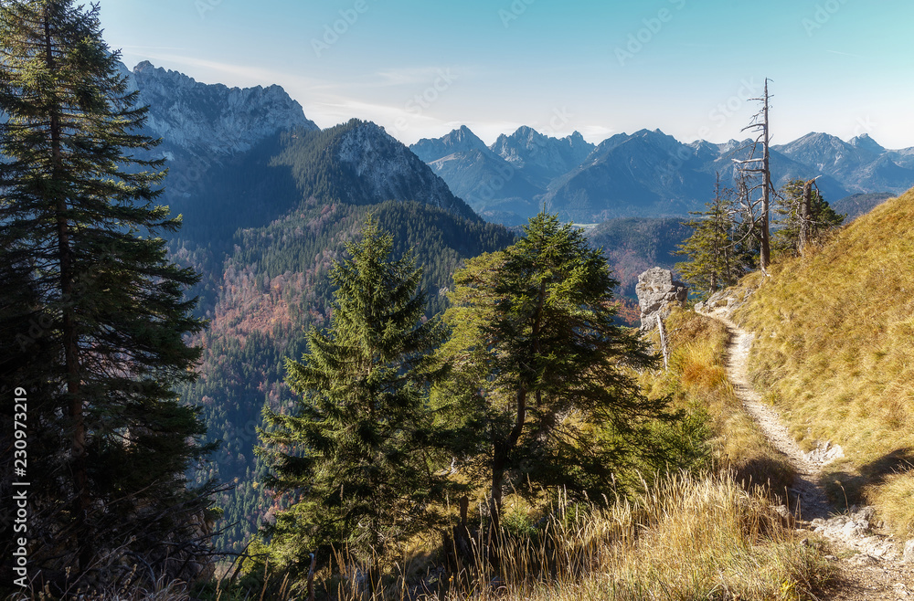 Awesome alpine highlands in sunny day. famouse tuoristic marshrute near ...