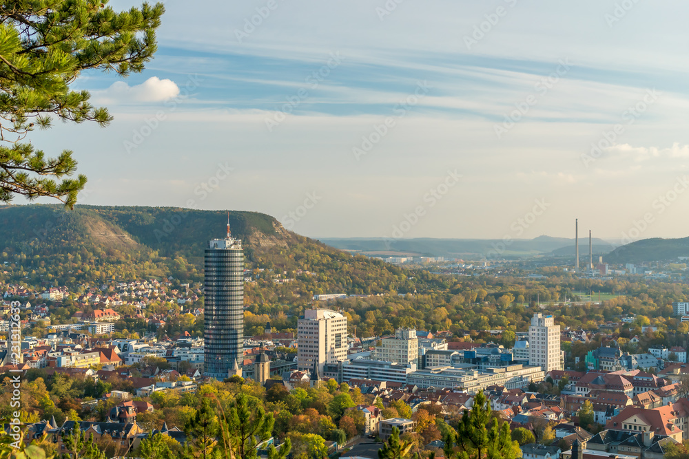 Wunderschöne Aussicht auf Jena vom Landgrafenblick bei Sonnenuntergang ...