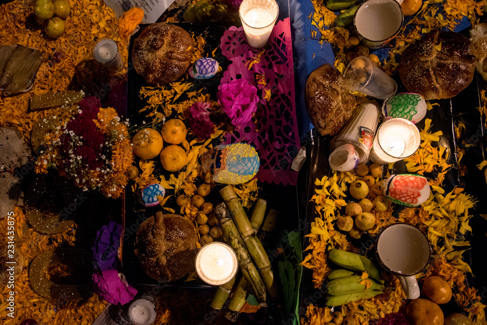 ofrenda de dia de muertos con comida organica , alimentos sanos ...