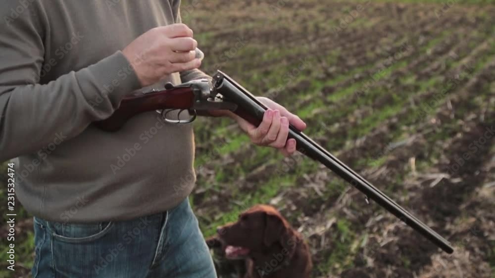 The man hunter charging the double-barreled shotgun with cartridges. 16 ...