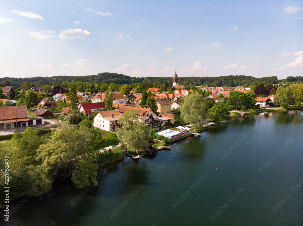 Drohnen Luftaufnahme von Weßling und Weßlinger See in Bayern ...