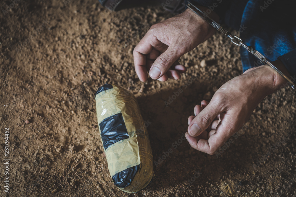 Drug traffickers were arrested along with their heroin. Police arrest ...