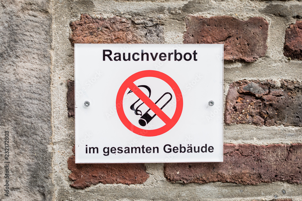 Schild mit Rauchen verboten - Rauchverbot Stock Photo | Adobe Stock