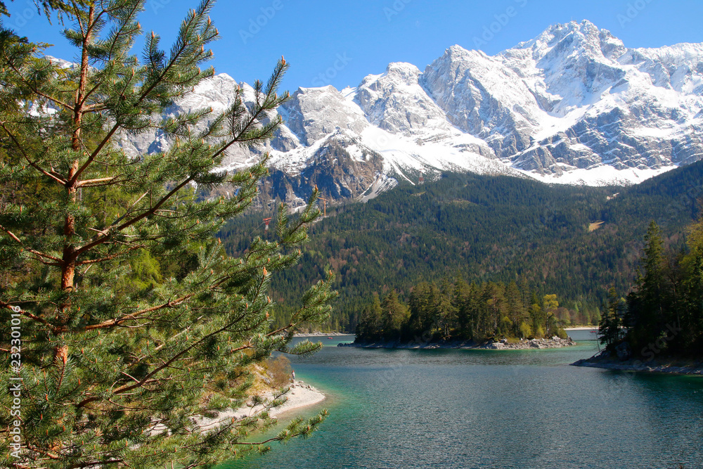 Eibsee mit Zugspitze, Garmisch-Partenkirchen, Bayern, Deutschland ...