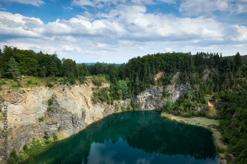 Kratersee, nördlichster Hegauvulkan Höwenegg bei Immendingen Stock-Foto ...
