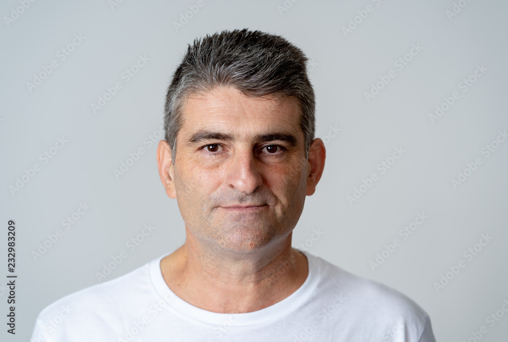 Foto de Close up portrait of a middle age man in neutral poker facial ...