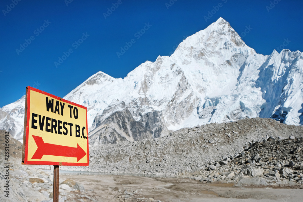 Signpost way to mount Everest in Nepal. Stock Photo | Adobe Stock