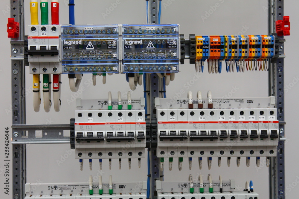 Installation of an electrical panel with difautomatics and automatic ...