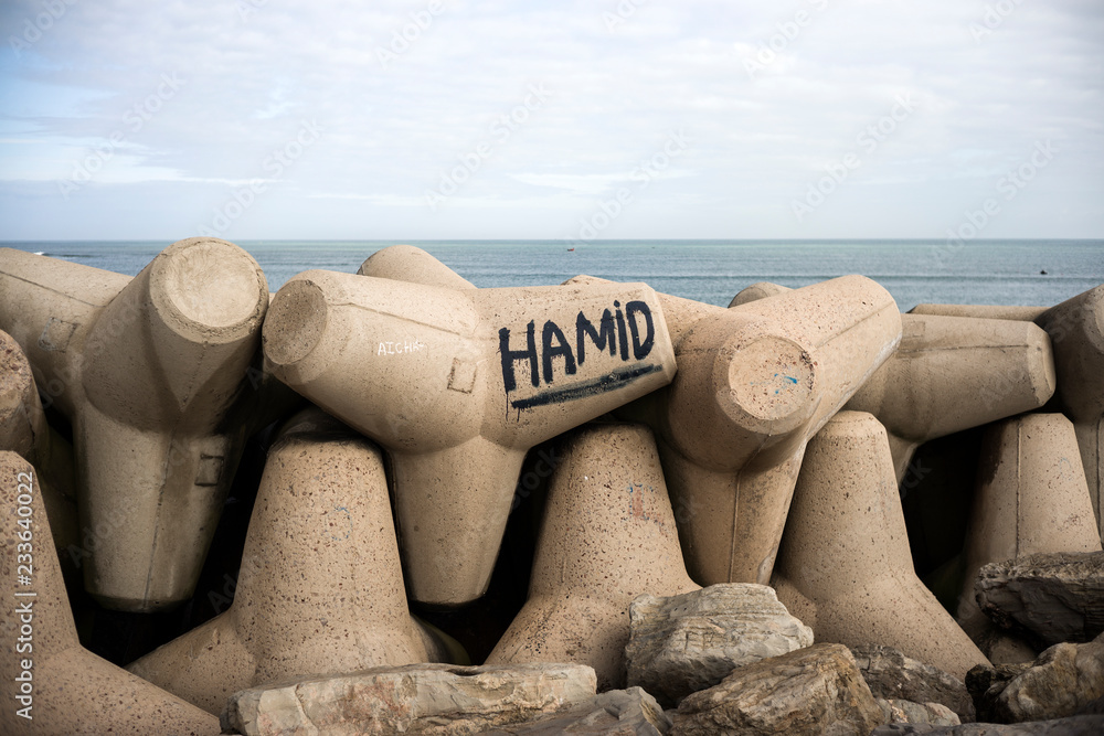 tetrapoden, Betonblocksteine. wellenbrecher, küstenschutz, beton Stock Photo | Adobe Stock