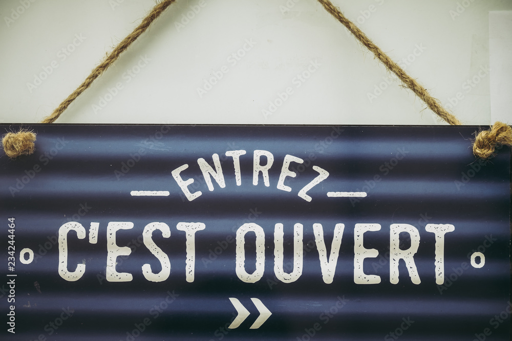 Panneau entrez c'est ouvert en métal Photos | Adobe Stock
