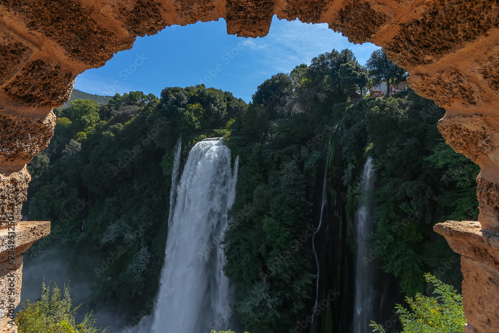 Poster Beautiful view through the arch to the Marmore waterfalls ...