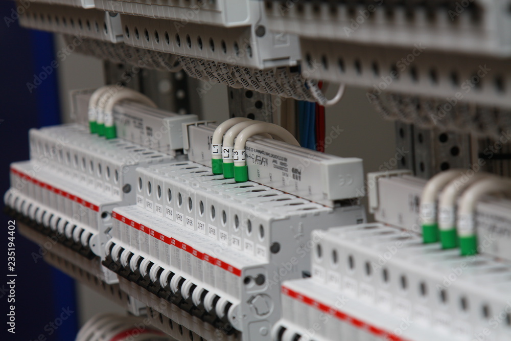 Installation of an electrical panel with difautomatics and automatic ...