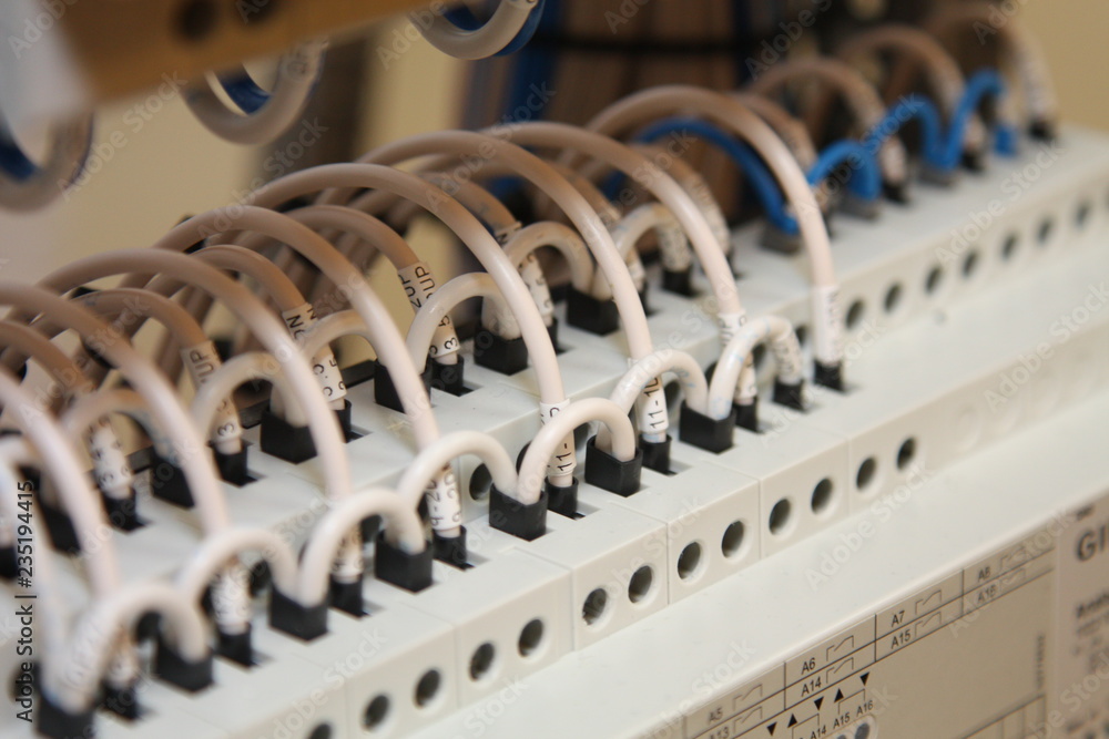 Installation of an electrical panel with difautomatics and automatic ...