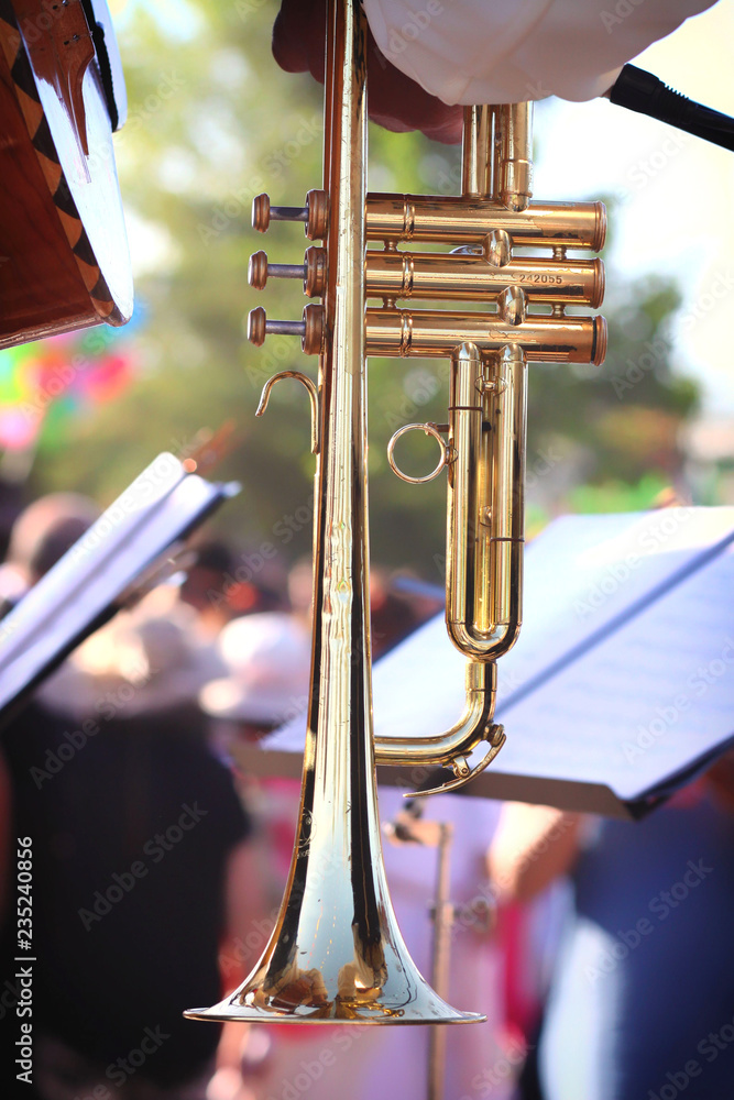 TROMPETA Y PARTITURAS DE MÚSICA Stock Photo | Adobe Stock