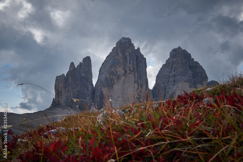 montañas Dolomitas de turismo por Italia, las tres cimas de lavadero ...