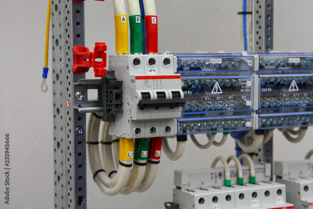 Installation of an electrical panel with difautomatics and automatic ...