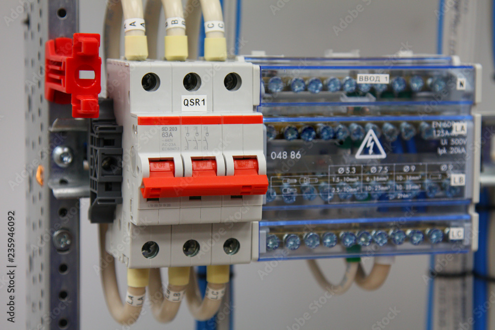 Installation of an electrical panel with difautomatics and automatic ...