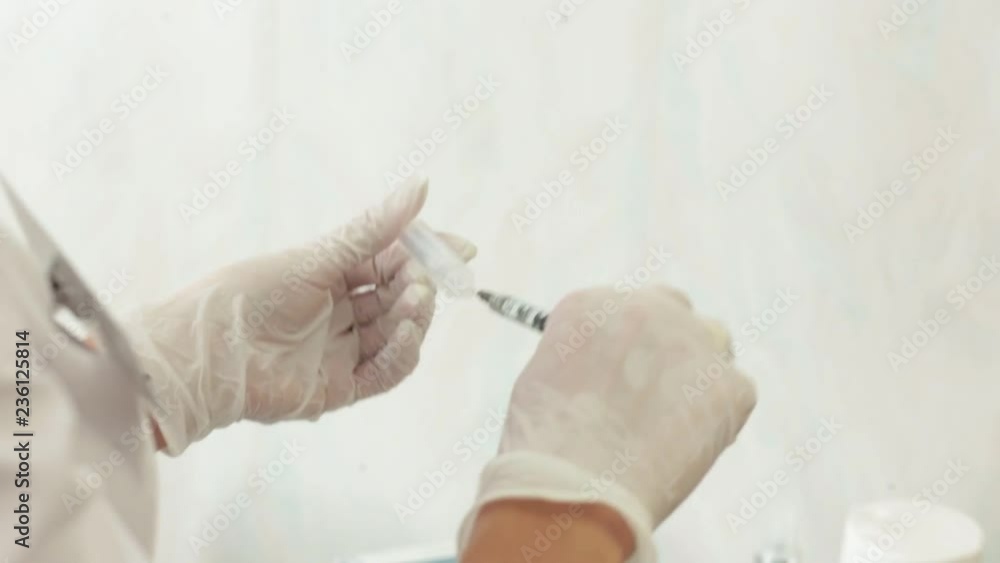 Mix the medicine. The doctor with a syringe mix different types of ...