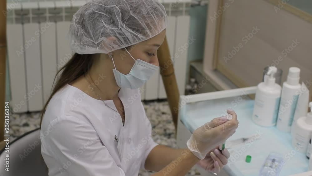 Mix the medicine. The doctor with a syringe mix different types of ...