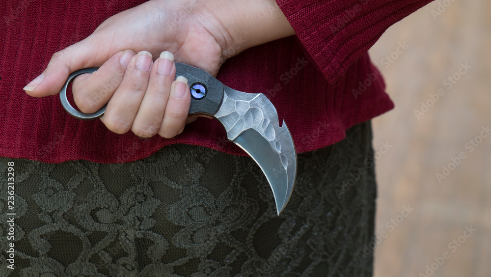 Knife in the lady hands, karambit tactical fighter, self defense ...