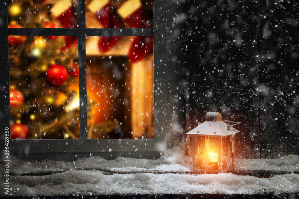 Christmas window sill of snow and ice and home interior Stock-Foto ...