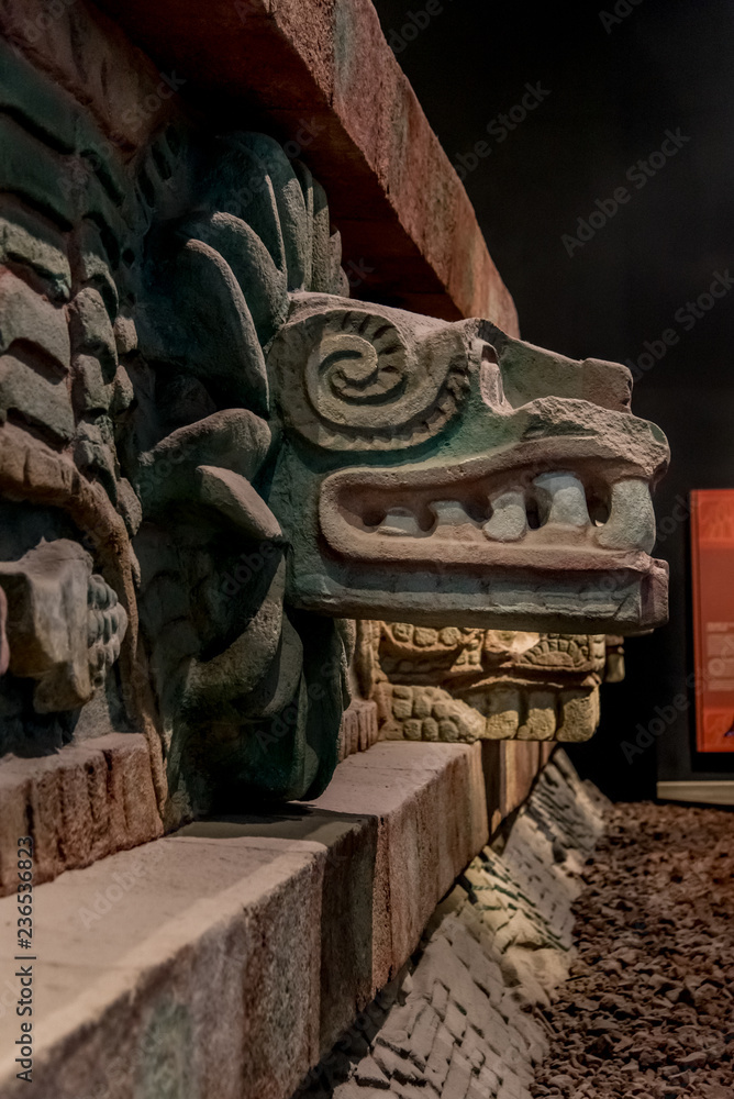 Serpiente emplumada Quetzalcoatl, cultura ancestral azteca méxico foto ...
