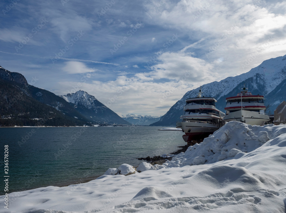 Foto de Lac Achen (Achensee) en Autriche vu de Pertisau entouré des ...