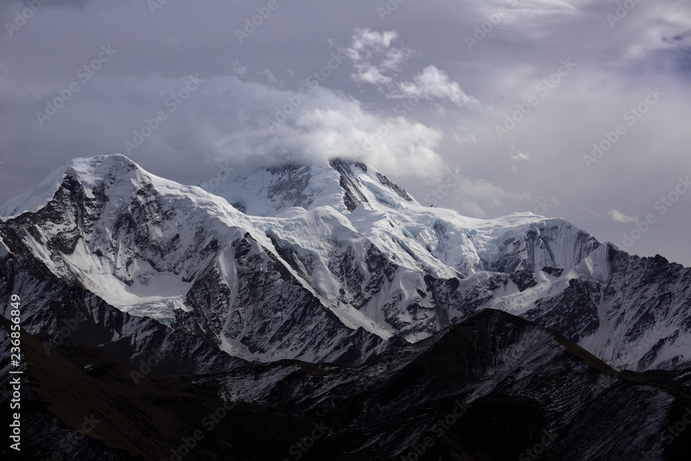 Zdjęcie Stock: Minya Konka (Mount Gongga, Holy Tibetan Snow Mountain ...
