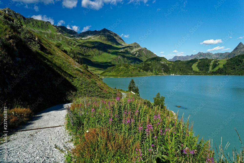 Landschaft am Kops-Stausee bei Galtür zwischen der Silvretta- und ...