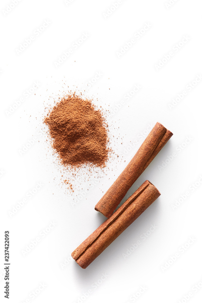 Cinnamon sticks and grounded cinnamon isolated on a white background ...