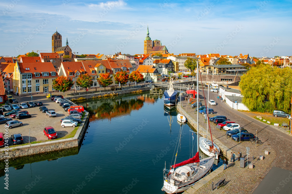 Stralsund Hafen und Altstadt Stock-Foto | Adobe Stock