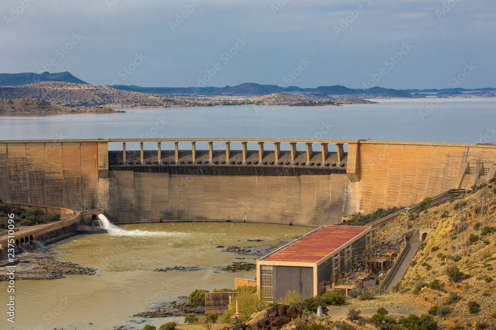 Gariep dam on the Orange River in South Africa, the largest dam in ...