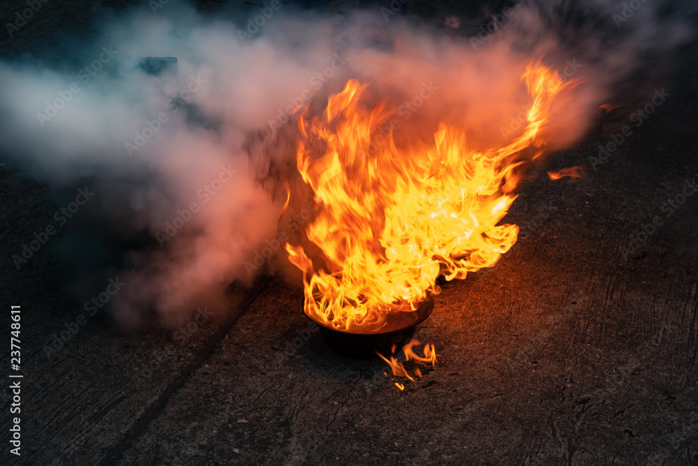 Man teaches how to use fire extinguisher to extinguish fire. Stock ...