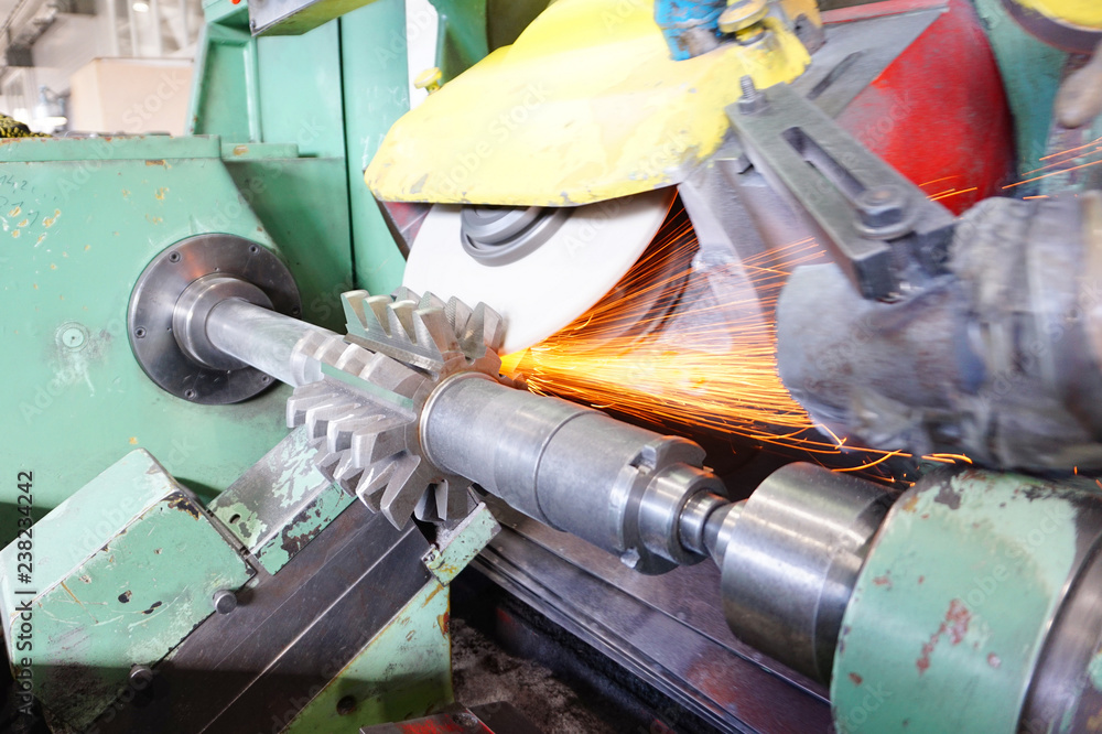 The disk mill on the sharpening machine is processed by a grinding ...