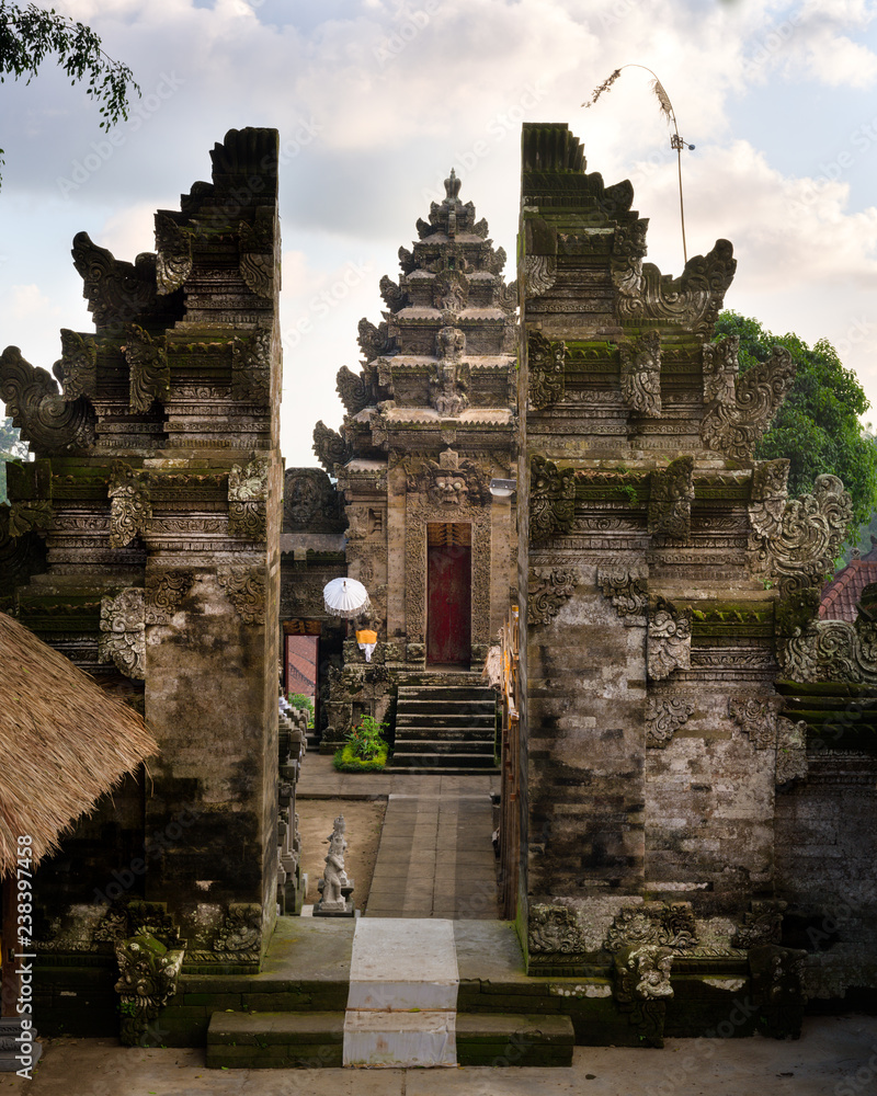 Aligned balinese split gate and candi entrance in Pura Kehen hindu ...