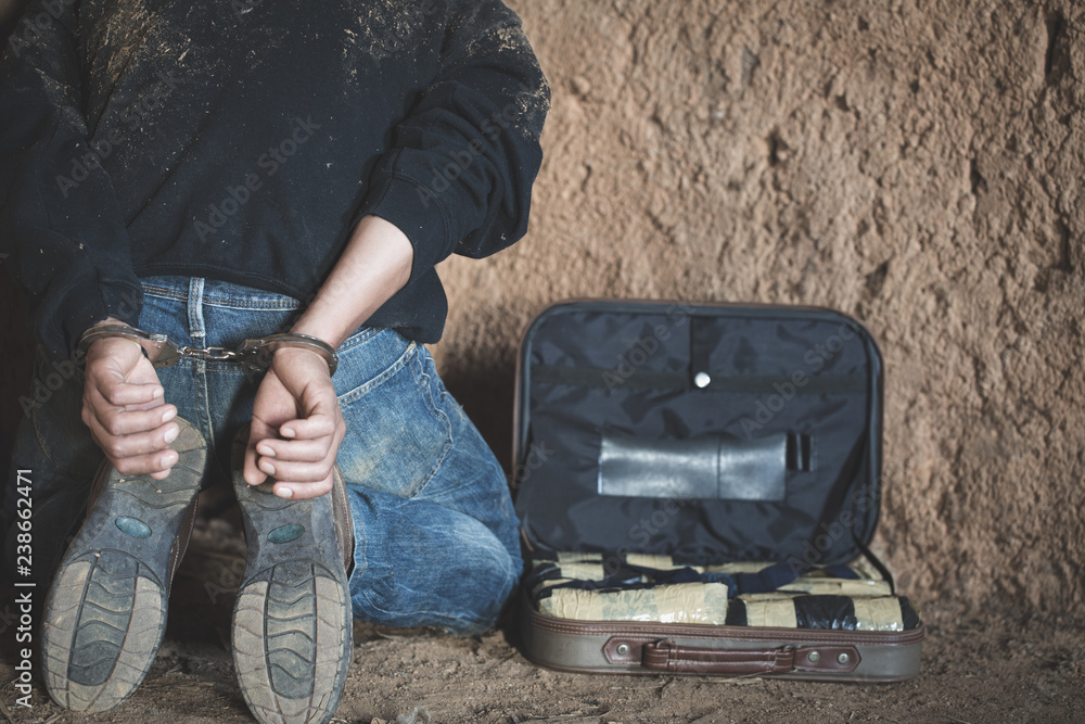 Drug traffickers were arrested along with their heroin. Police arrest ...