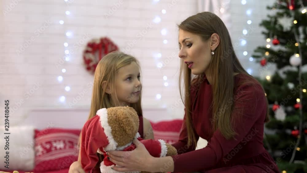 Vidéo Stock Beautiful Mum In Cherry Dress Giving Her Daughter A Teddy