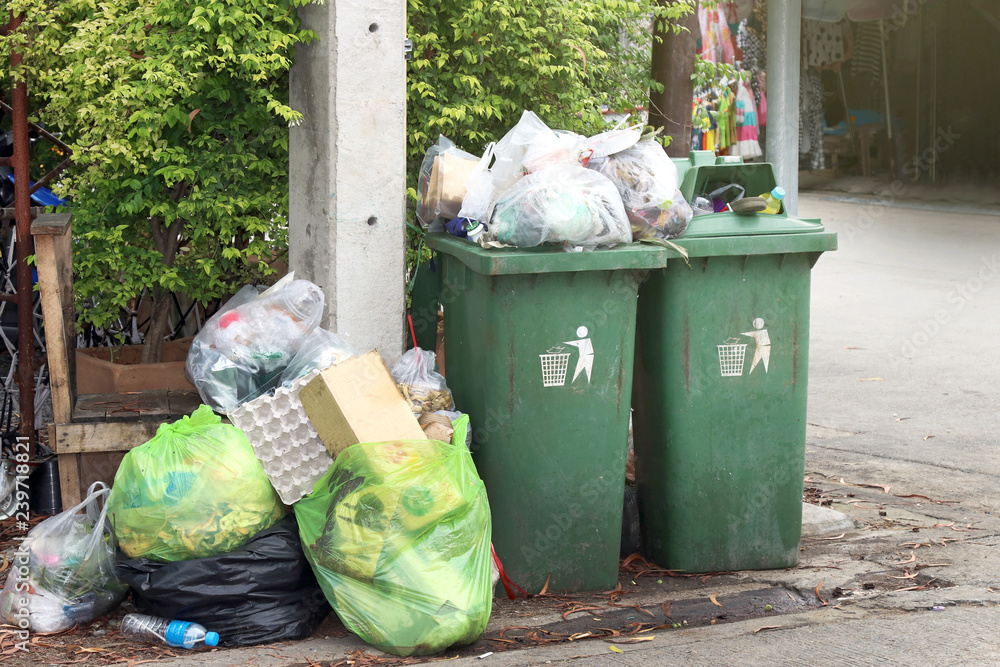 Foto de bin, garbage is pile lots dump, many garbage plastic bags black ...