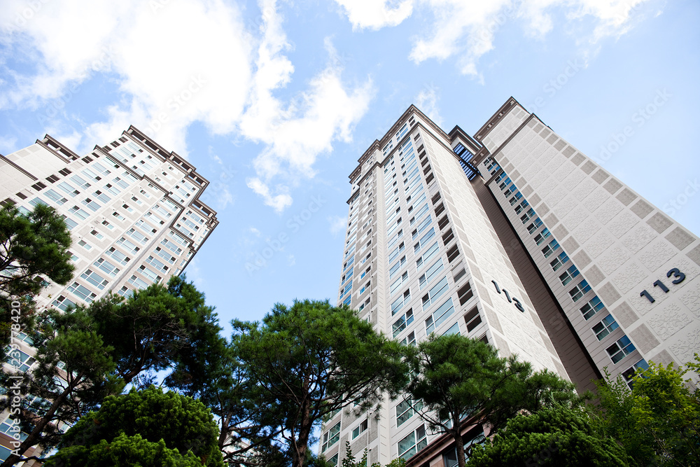 It's a high-rise apartment in Seoul. foto de Stock | Adobe Stock