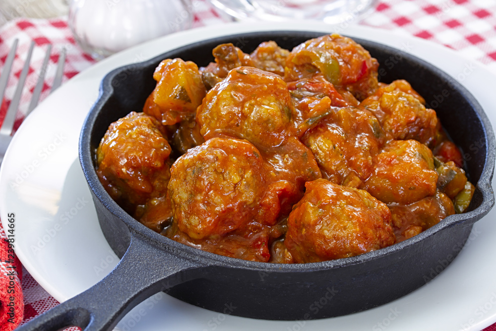 boulettes de boeuf à la provençale Stock Photo | Adobe Stock