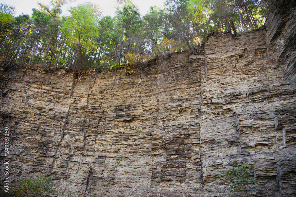 geological limestone cliff formation showing different layers of rocks and geology Stock-Foto ...