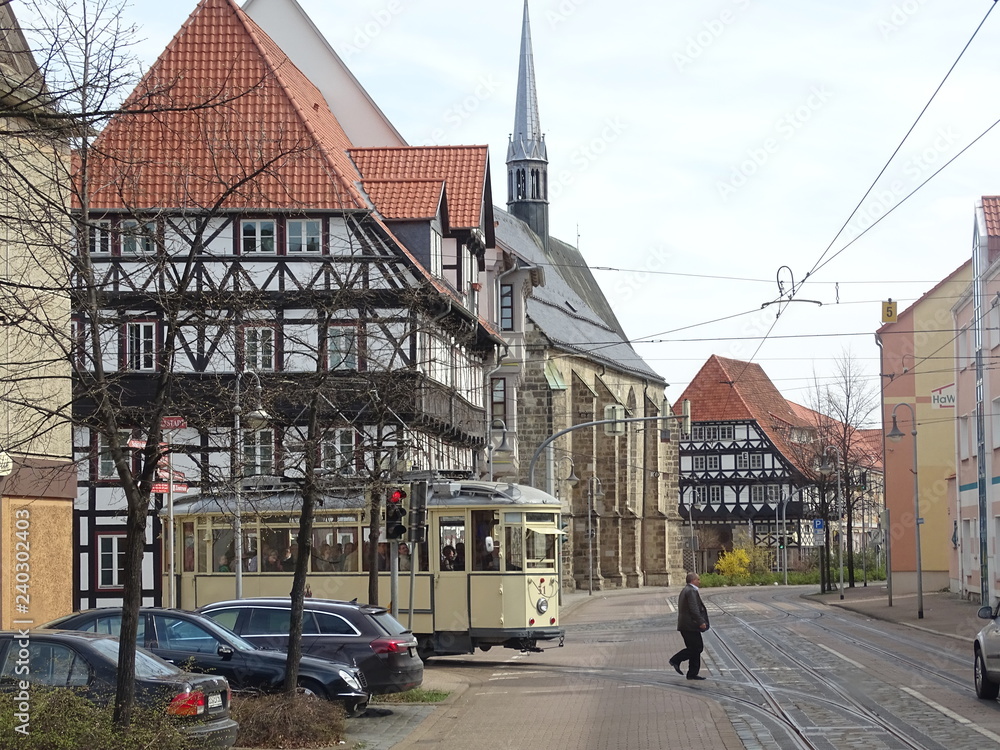 Historische Straßenbahn in der Altstadt von Halberstadt Stock Photo ...