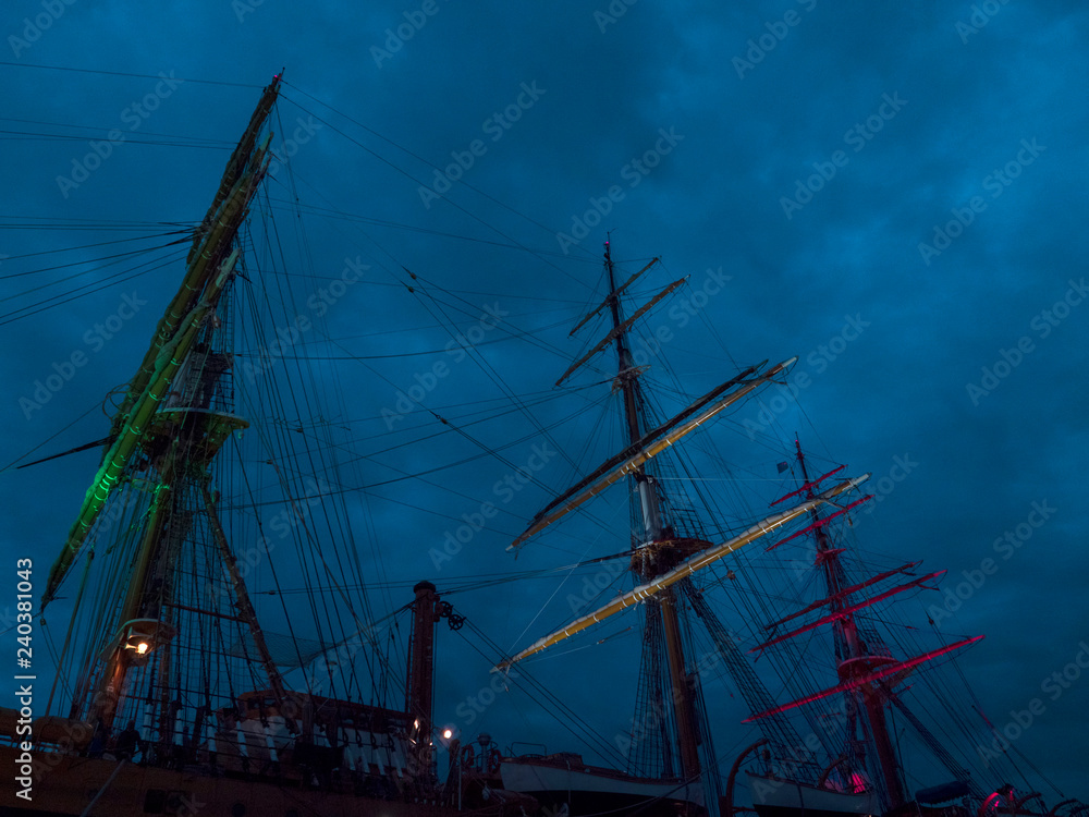 Masts and the rigging of ancient sailboat on nignt sky background ...