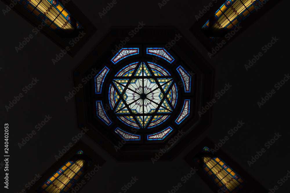 jewish star of david light pattern on the ceiling of a synagogue ...
