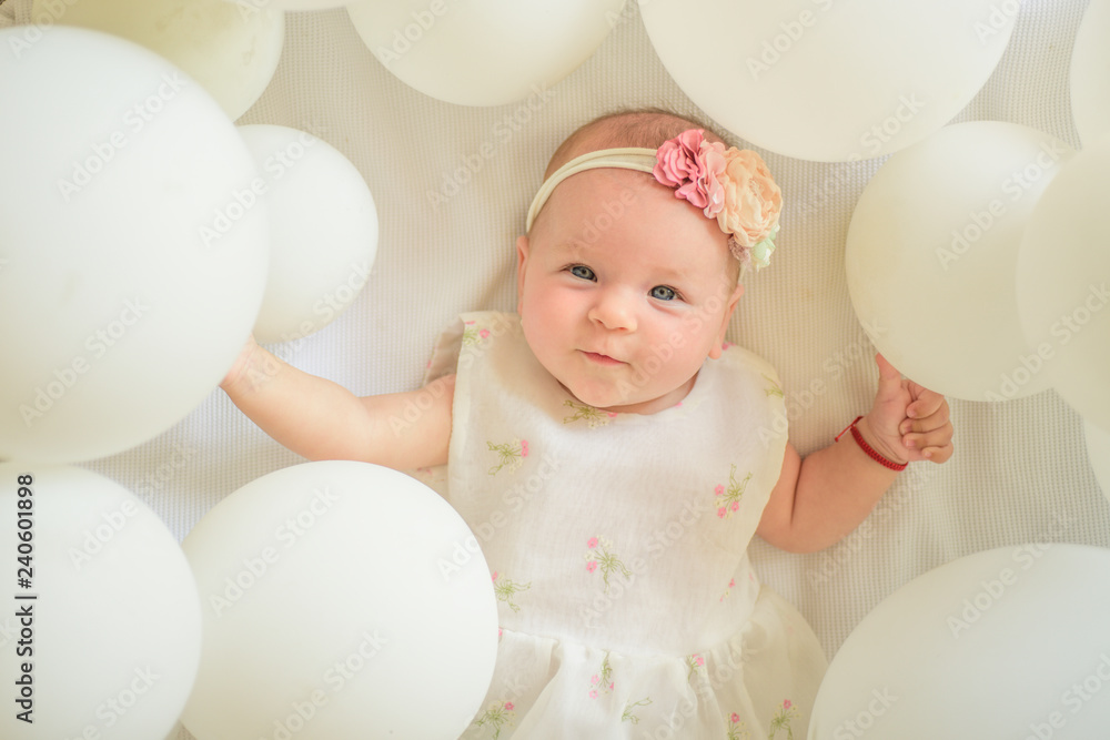 Foto de I want to play. Portrait of happy little child in white ...