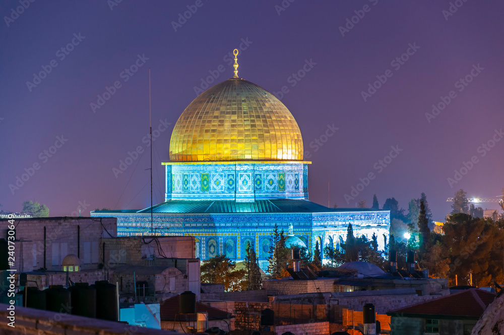 Dome of the Rock Islamic Mosque Temple Mount at night Stock Photo ...