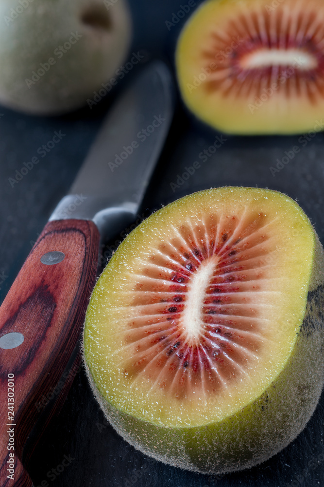 Rote Kiwis Stock Photo | Adobe Stock