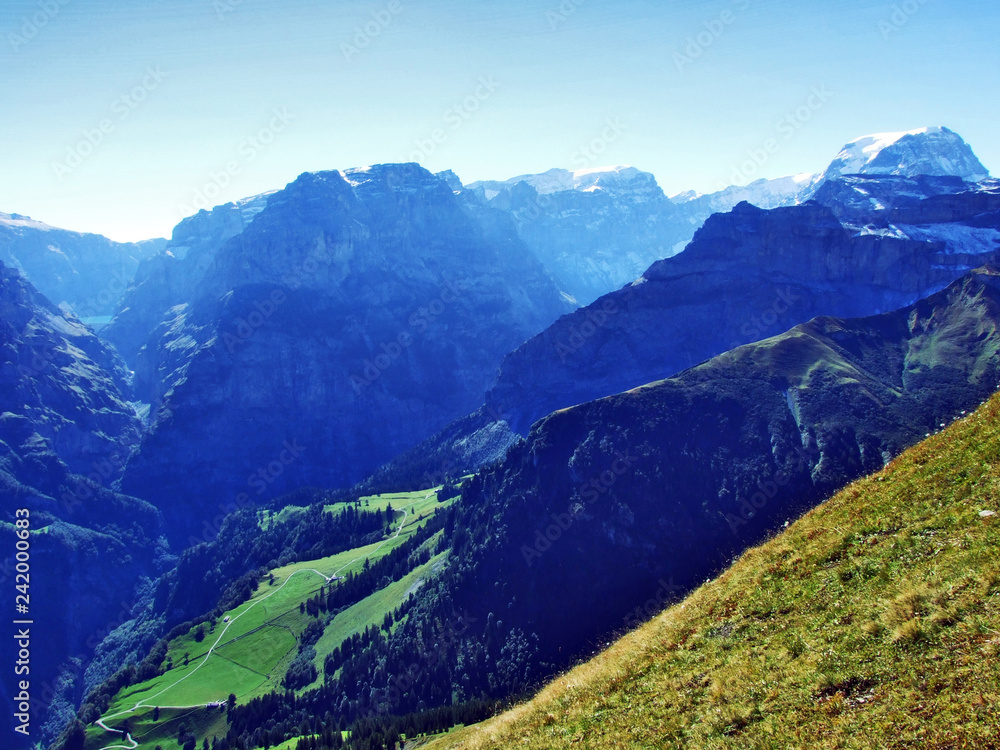 Panoramas from the Alpine peaks Fisetengrat and Chamerstock - Cantons ...