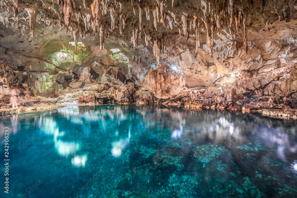 Magic Hinagdanan Cave lake in Panglao Island in Bohol, Philippines foto ...